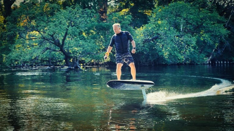 eFoiling - Everything About the E-Foil - E-SURFER