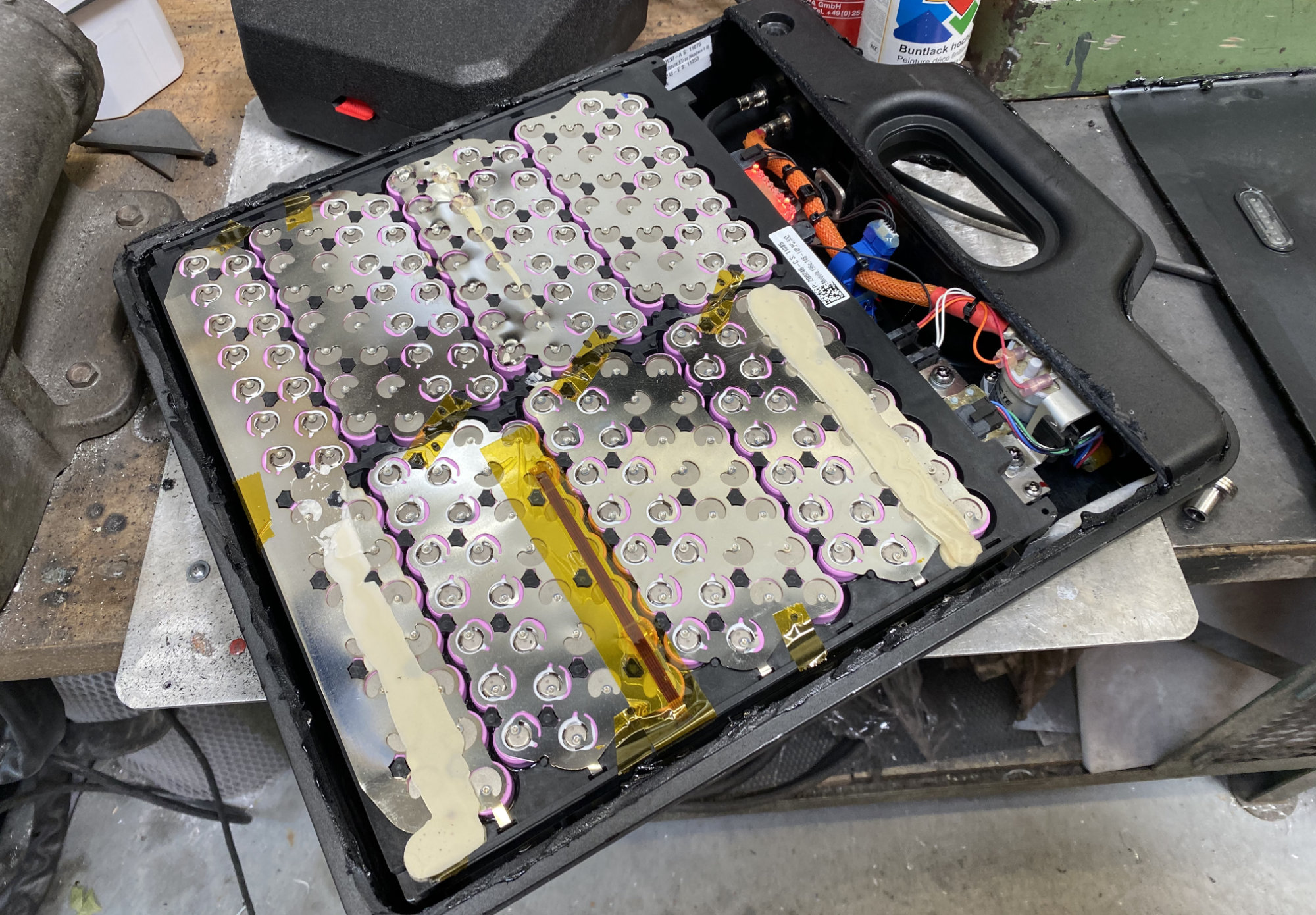 Safe storage of lithium-ion batteries for eFoils