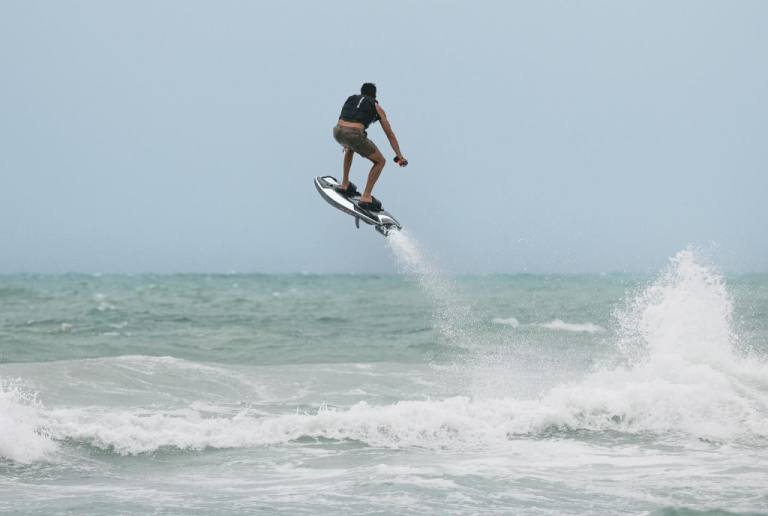 Electric wakeboard - wakeboards with a motor - E-SURFER