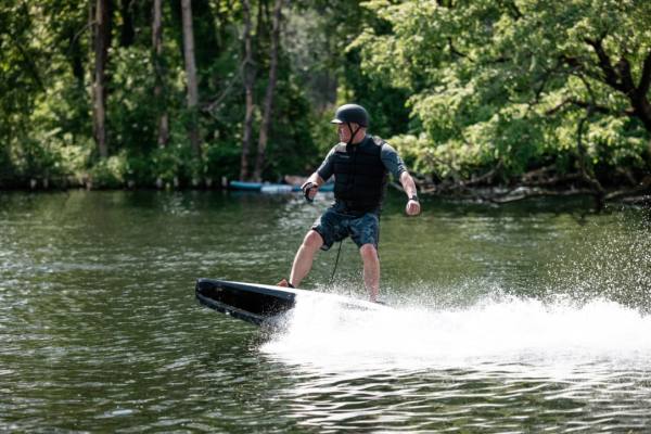 Electric wakeboard - wakeboards with a motor - E-SURFER